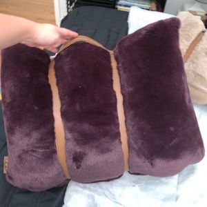 UGG | Bedding | Ugg Throw And Pillow Gift Set | Poshmark